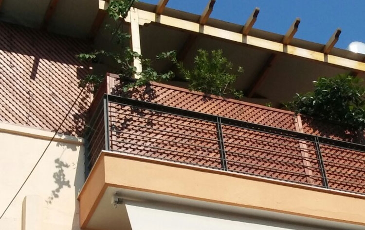 ΞΥΛΙΝΑ ΚΑΦΑΣΩΤΑ ΠΑΝΕΛ ΤΟΠΟΘΕΤΗΣΗ ΣΕ ΒΕΡΑΝΤΑ | Εcoshadow.gr